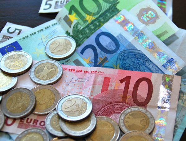 Briefgeld-muntgeld-geld-euro-betalen. groot formaat. - Duivensport Oplinter